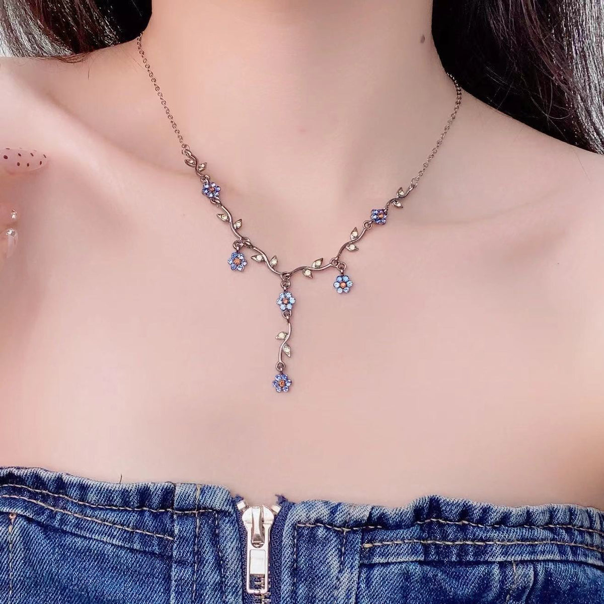 Wholesale Flower necklace pendant, niche design, collarbone chain ...