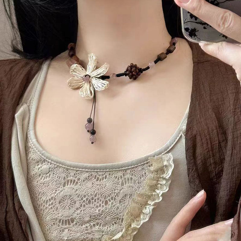 Wholesale A niche retro versatile collarbone chain necklace with perso ...